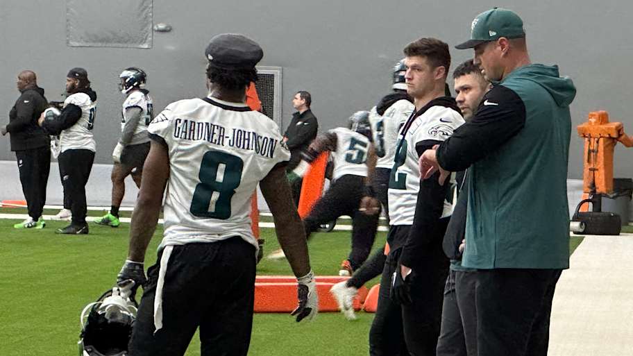 Eagles Bring back Super Bowl Champ To Make Like Travis Kelce