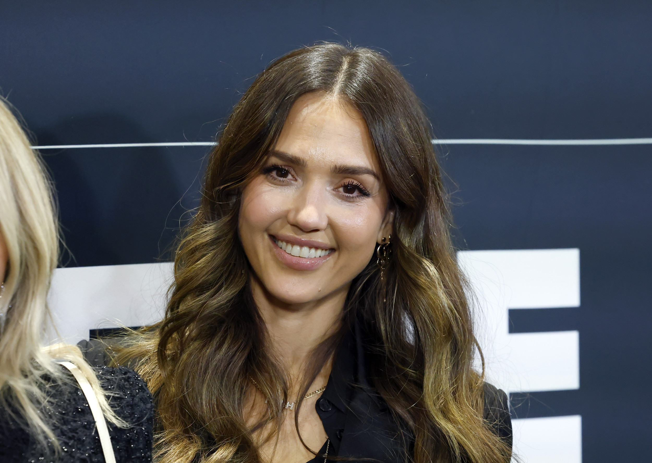 Jessica Alba Steps Out In First Red Carpet Appearance Since Cash Warren ...
