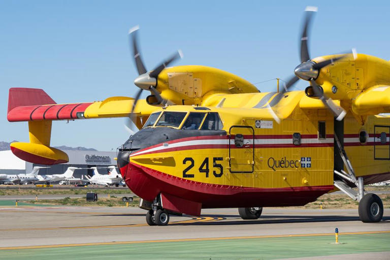 Cockpit view of an aerial firefighter refilling the plane (video)