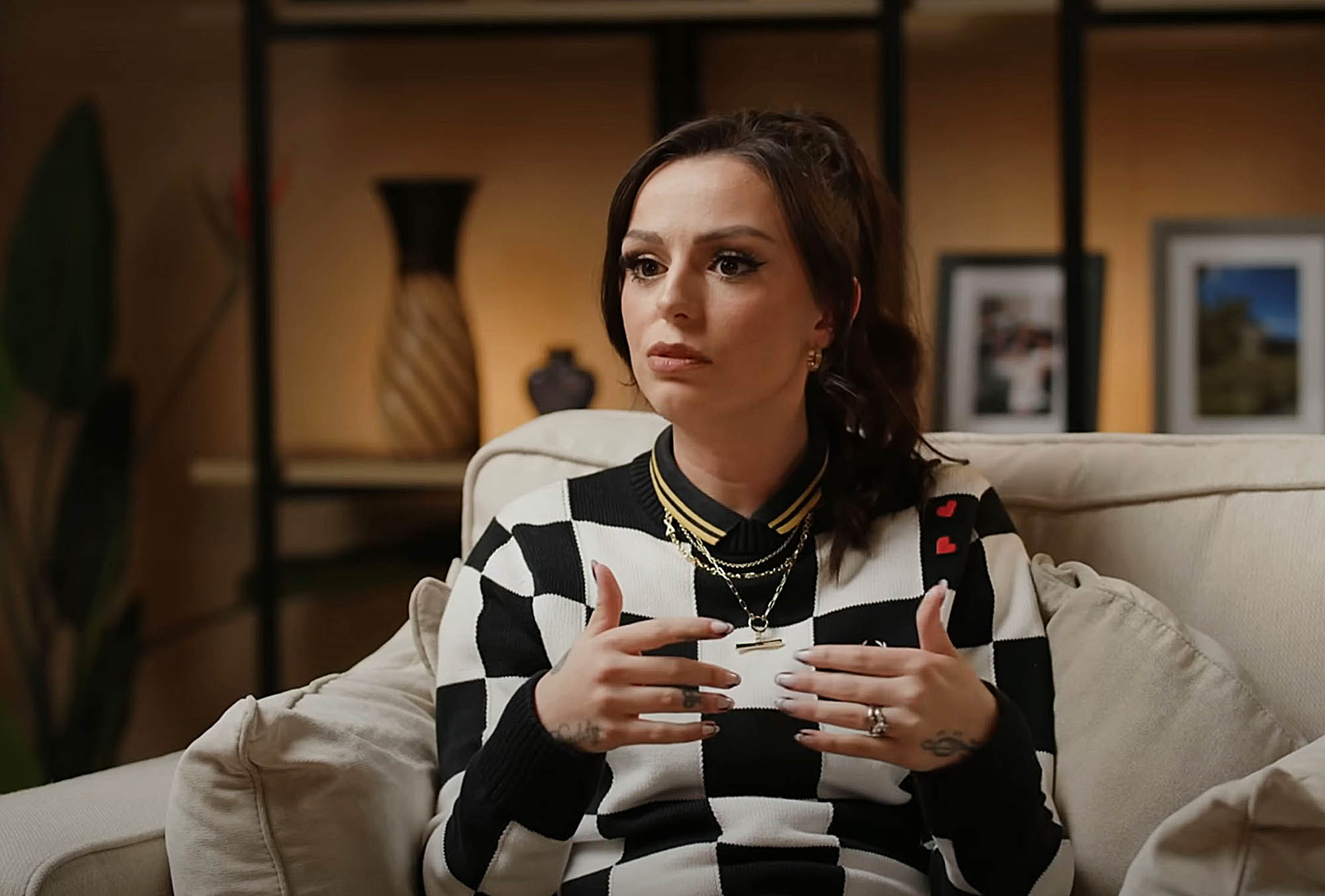 British pop star claims record label told her to ‘hook up with’ Justin ...