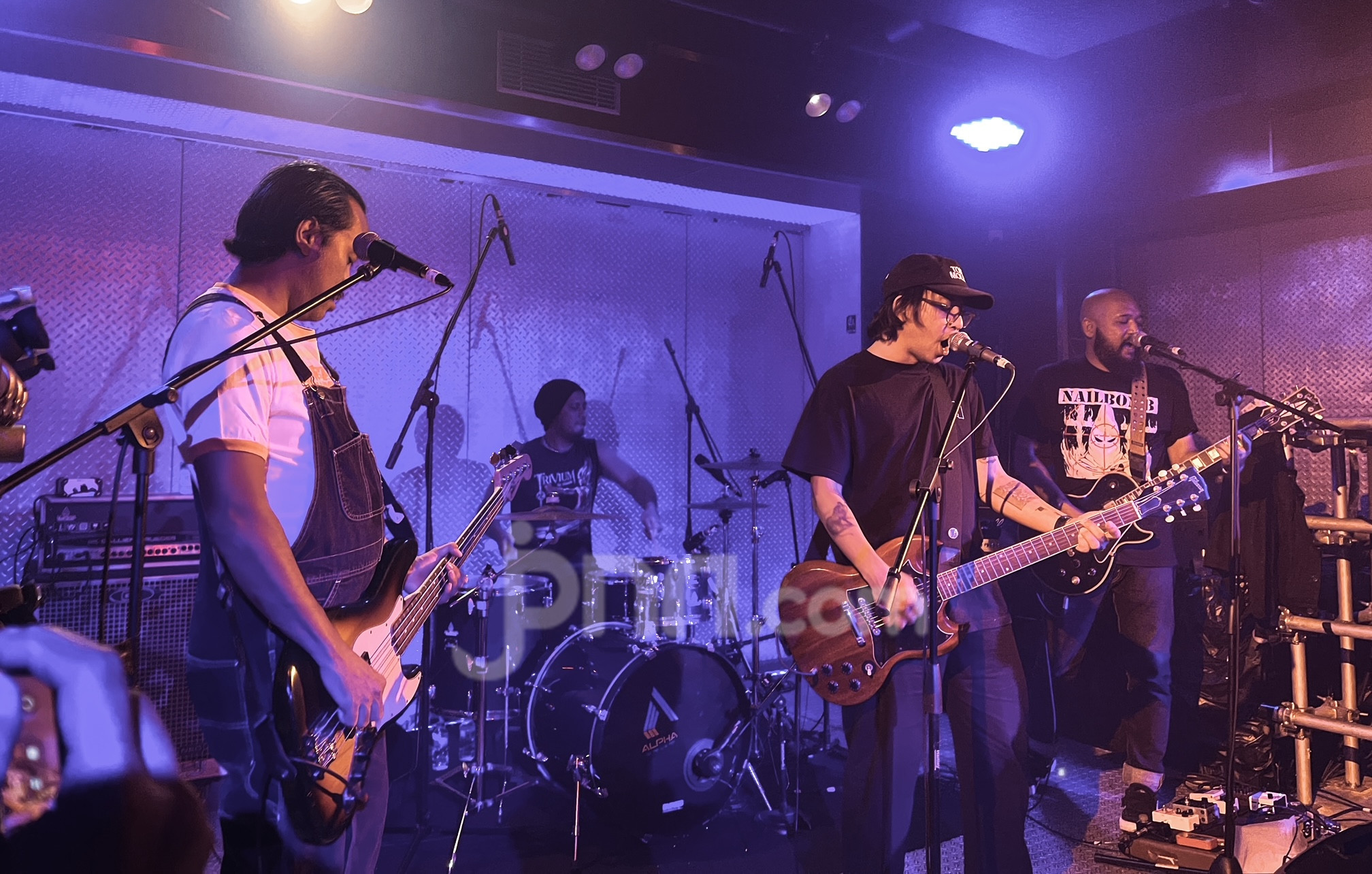 3 Berita Artis Terheboh: FARRT! Siapkan Album Baru, Hizrah Mengenang ...