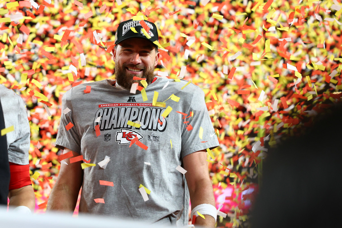 Former Eagles Super Bowl Champion Playing "Travis Kelce" Role at Practice