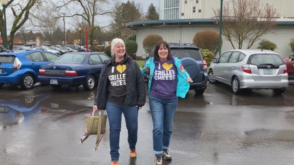 Cheese fans brave rain for Grilled Cheese Experience kickoff