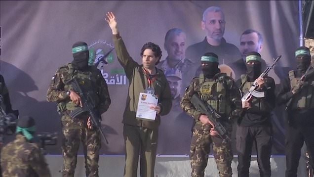 Moment Hamas hands over Israeli-French hostage Ofer Kalderon