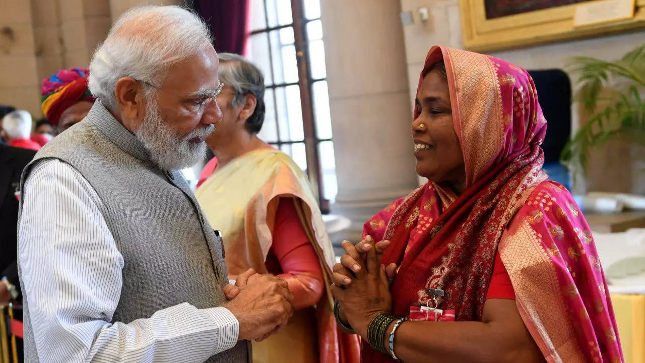 Meet Dulari Devi: The Madhubani artist behind Nirmala Sitharaman’s ...