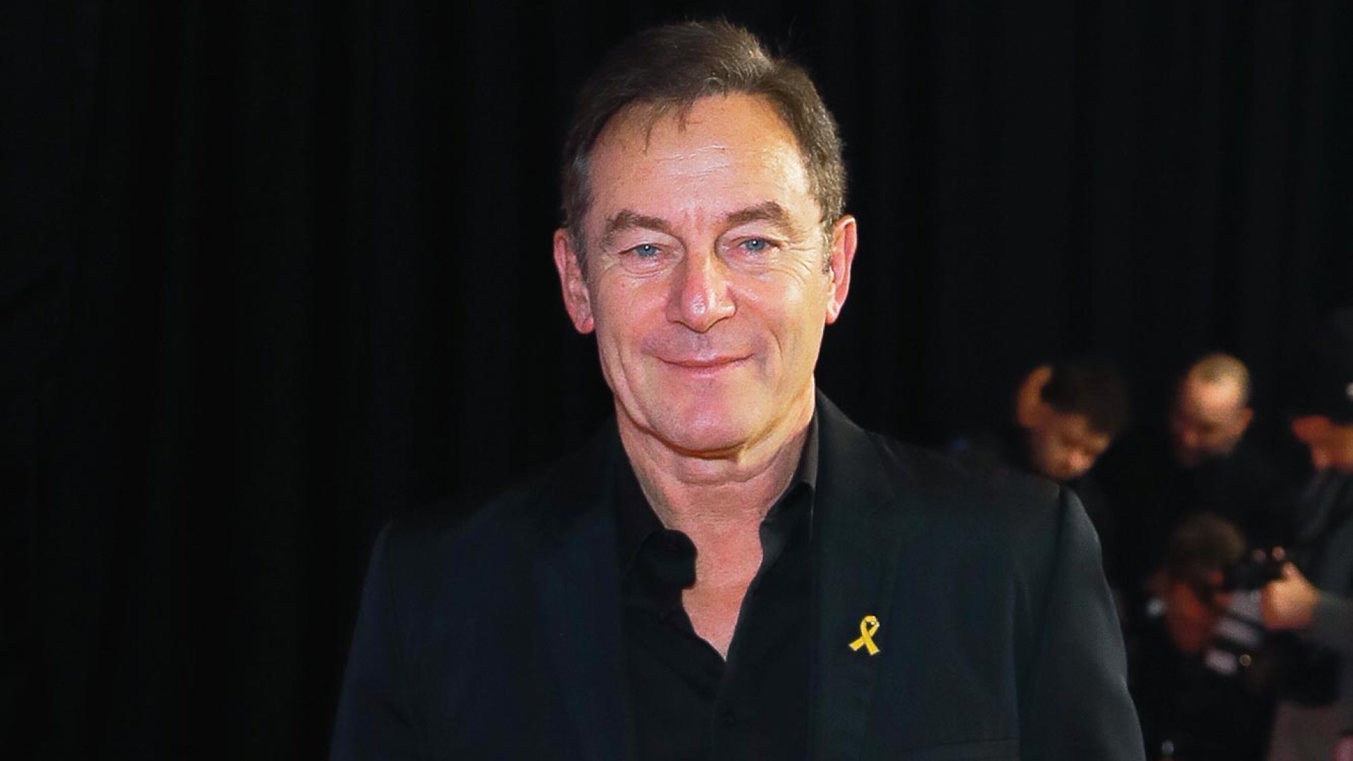 Jason Isaacs Says 'White Lotus' Cast Smelled in Sex Scenes Due to Heat