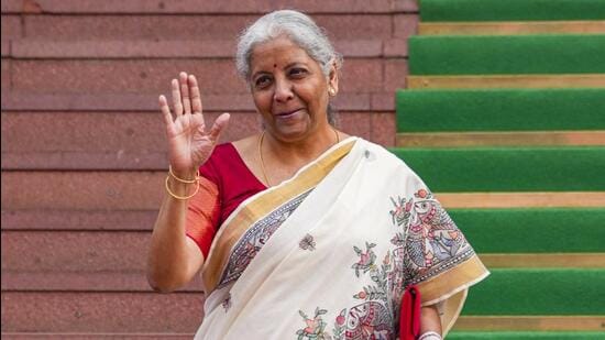 Draped in saree with Madhubani art, FM’s focus on Mithila in poll-bound ...