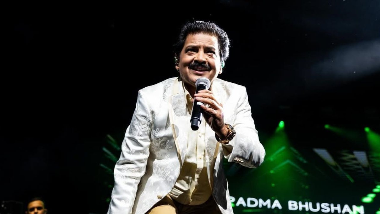 Udit Narayan BREAKS SILENCE on kissing controversy; here's what he says