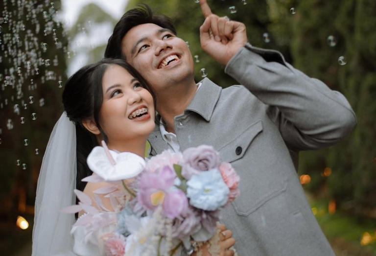 Selamat! Kakak Fuji, Frans Faisal Resmi Menikah dengan Indah Tri Pertiwi Selamat! Kakak Fuji, Frans Faisal Resmi Menikah dengan Indah Tri Pertiwi