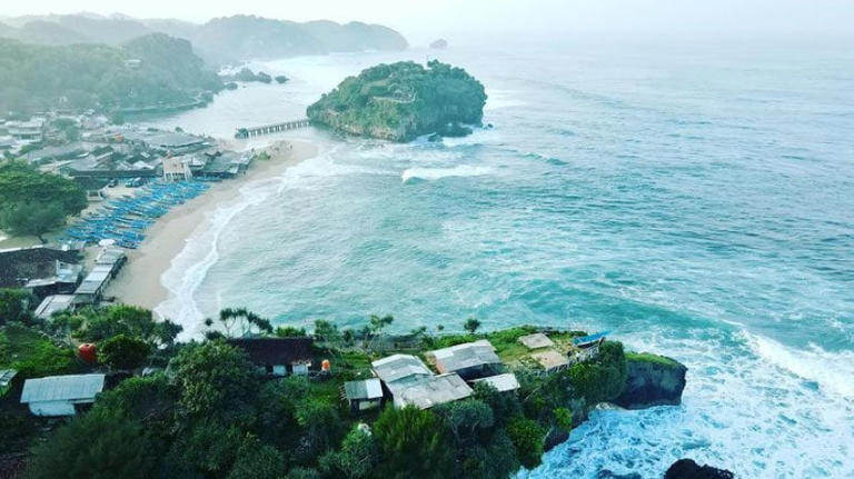 Waspadalah, RIP Current Mengintai di Balik Ombak Pantai Selatan