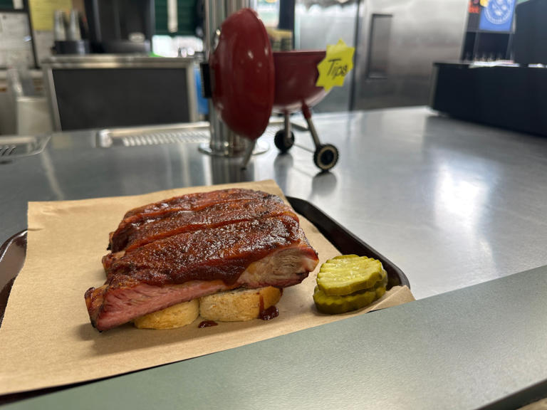 ‘We’re going to feed’: Kansas City restaurants bet on the Chiefs