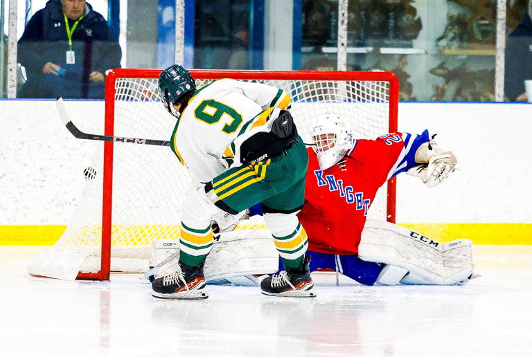 Prep roundup: Howell rallies to extend record unbeaten streak in hockey