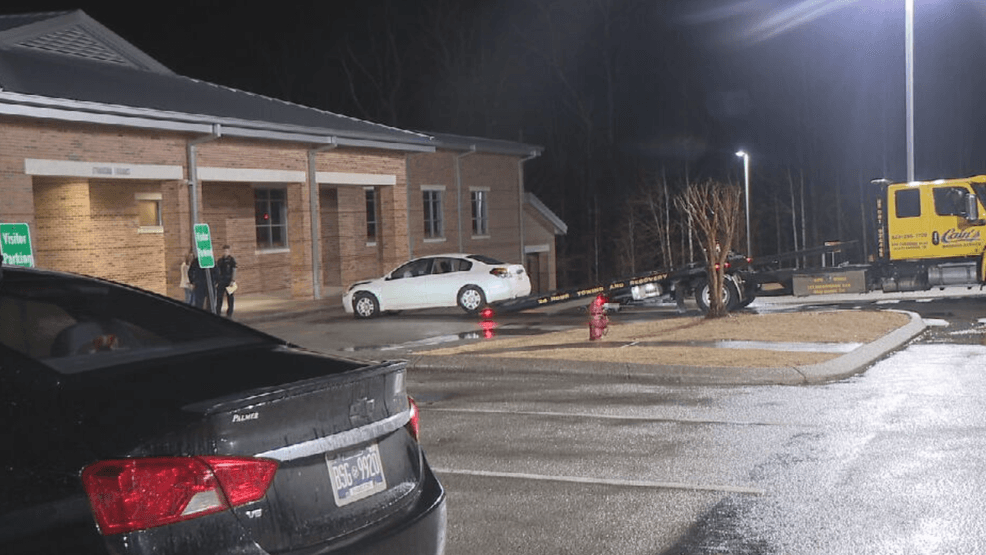 Driver passes away after vehicle crashes into Signal Mountain school ...