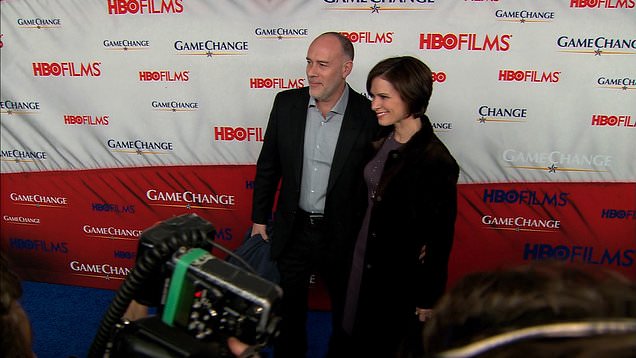 Marc Cohn and wife Elizabeth Vargas pose on the red carpet