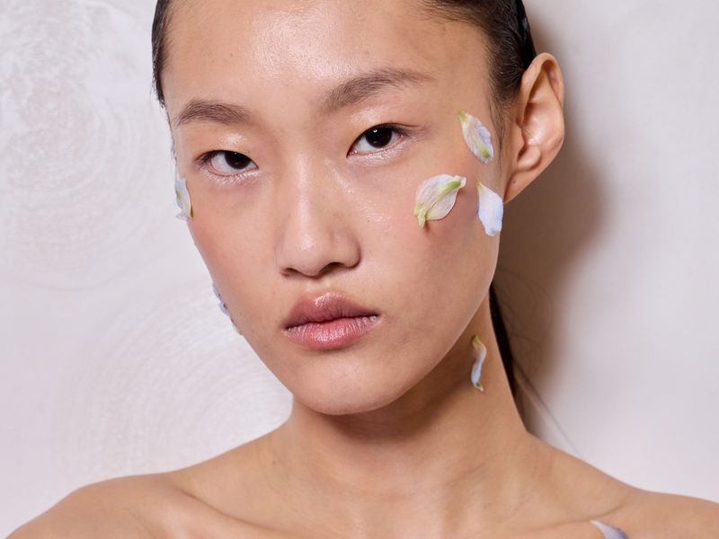 Nie wieder Augenringe! Der bestbewertete Concealer bei dm kostet unter ...