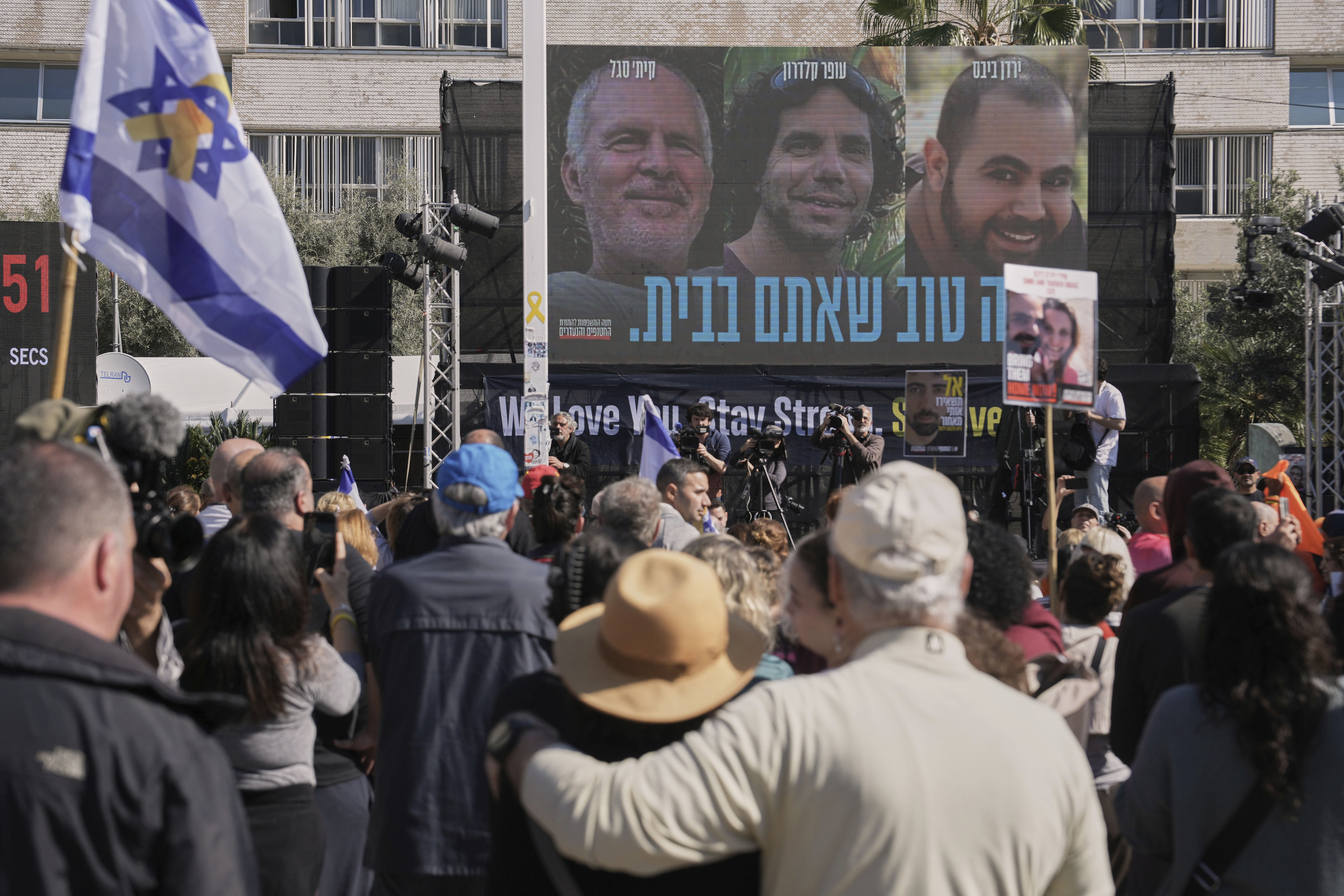 Hamas releases U.S. hostage Keith Siegel; Rafah crossing reopens for ...