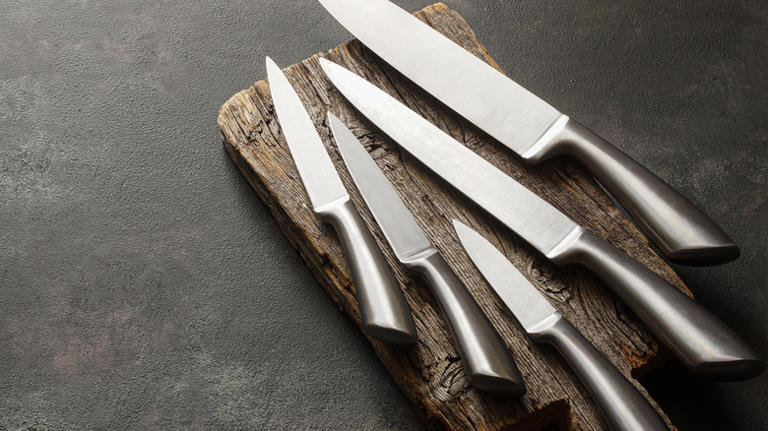 How To Perfectly Sharpen Dull Kitchen Knives With The Help Of A Home ...