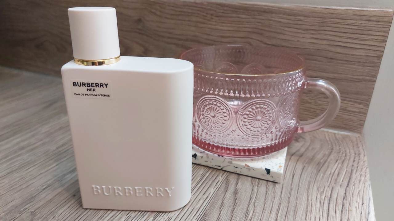 I tested Burberry Her Intense – a fruity feminine fragrance that lasts ...