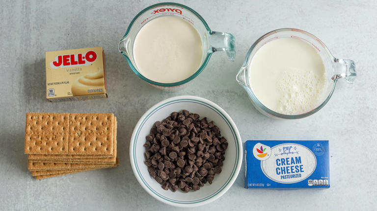 Simply Sweet No-Bake Eclair Cake Recipe