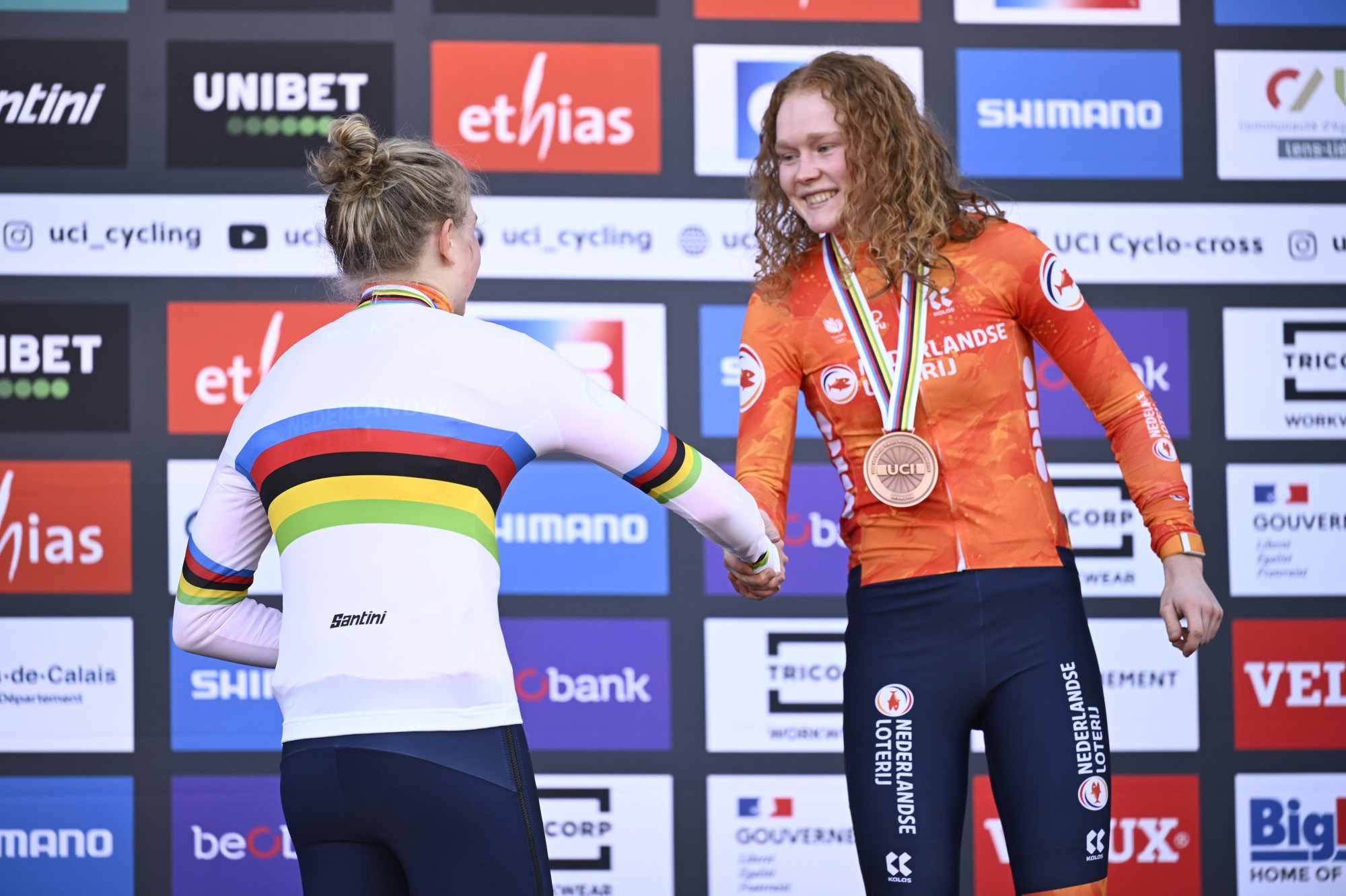 Puck Pieterse moet genoegen nemen met plek drie op WK cross: 'Kwam in ...