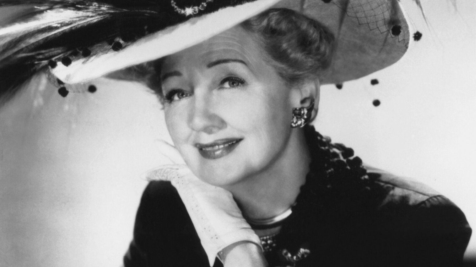 Była pierwszą "plotkarą" w Hollywood. Hedda Hopper miała na pieńku z ...