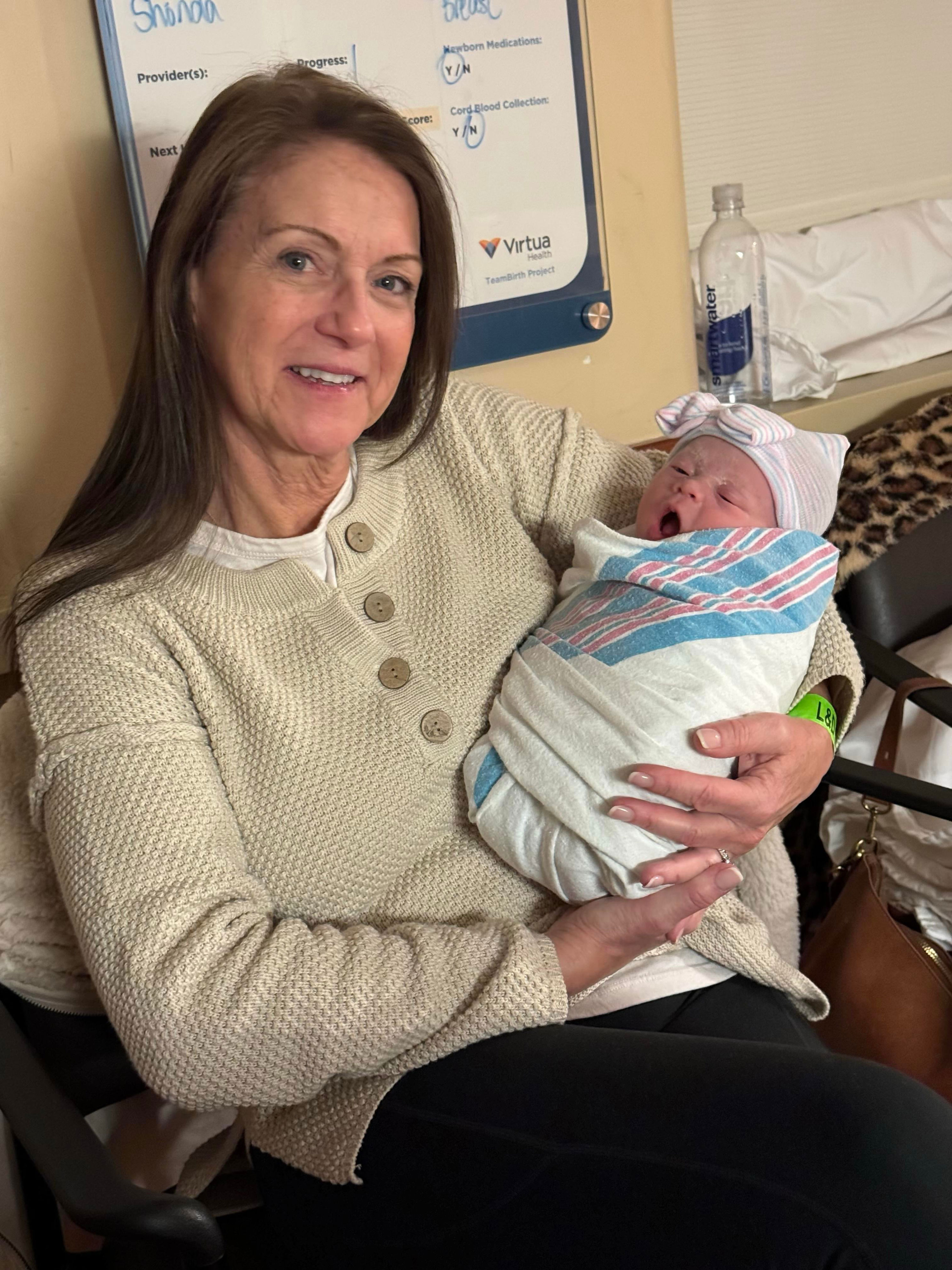 Grandmother-to-be never smoked but got lung cancer. She turned to a ...