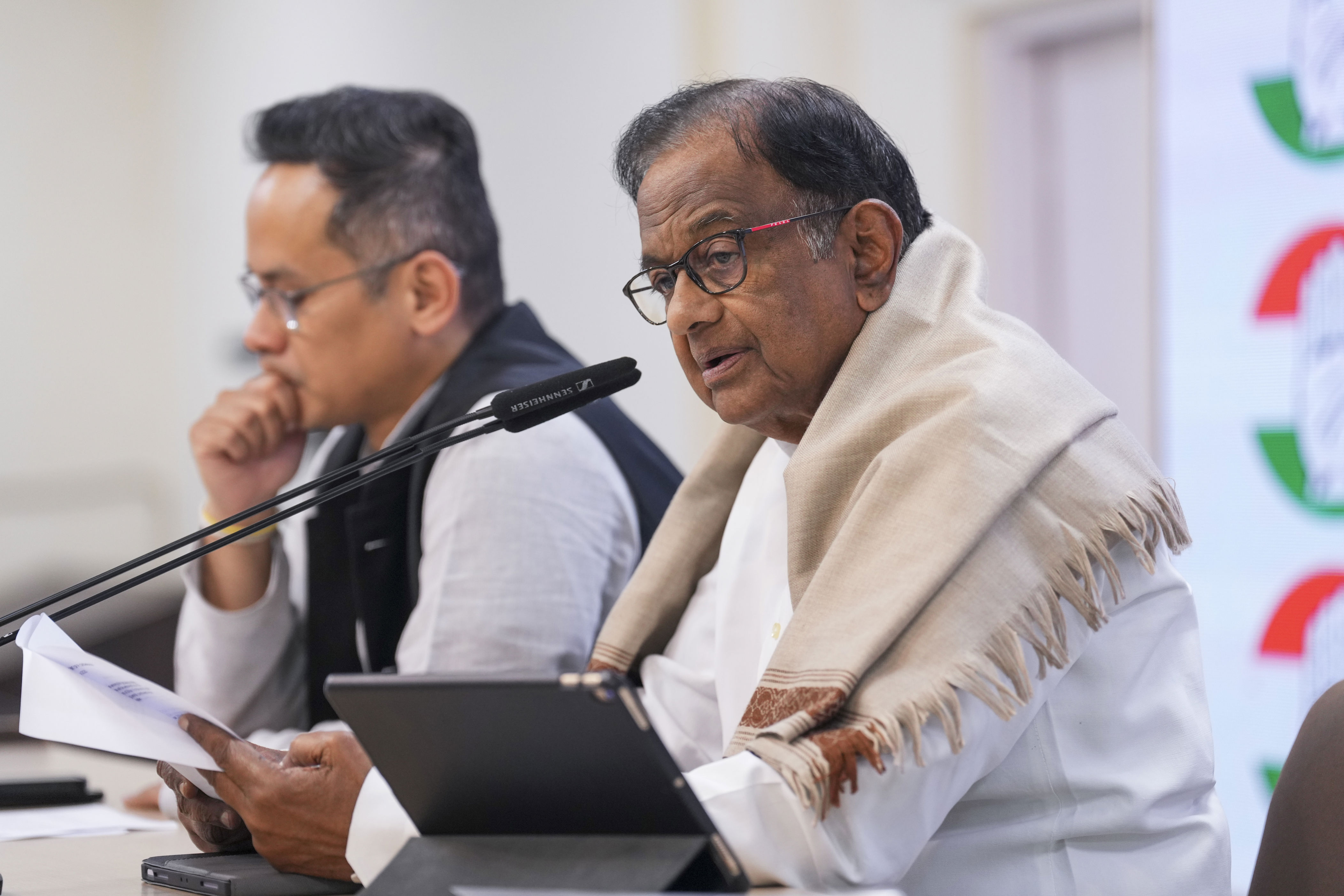 FM walking on worn-out path, not willing to break free as we did in ...