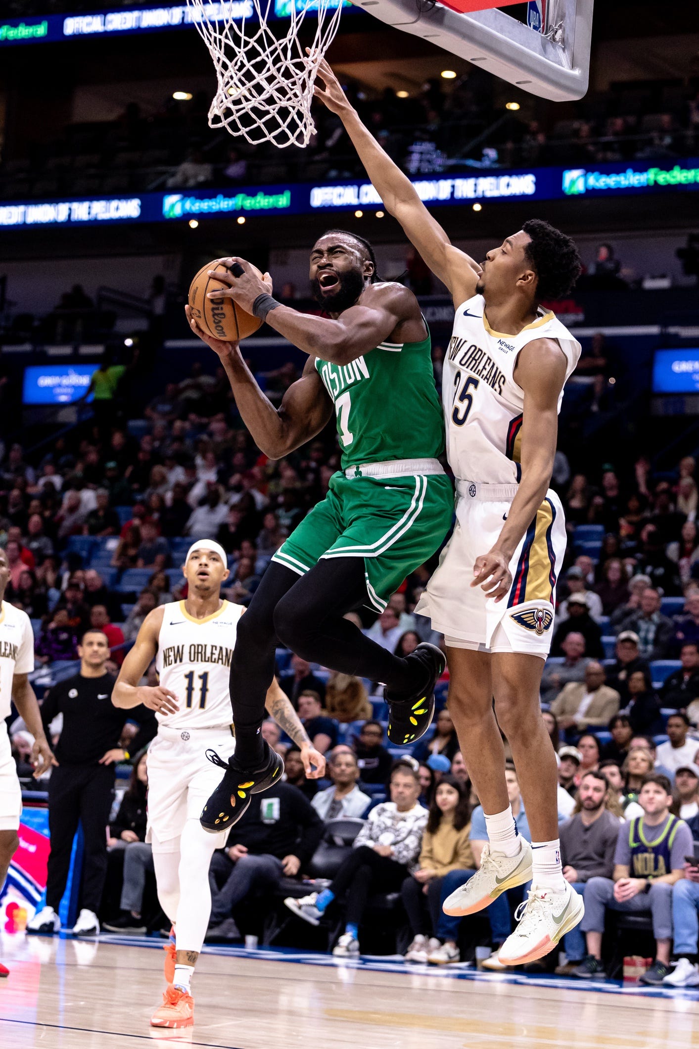 LOOK: Kristaps Porzingis argues with ref Derek Richardson and other ...