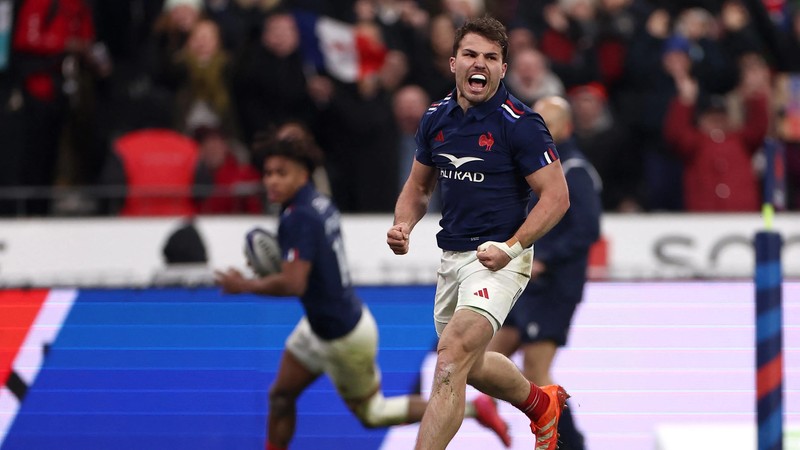 Antoine Dupont plays down France’s Six Nations title talk