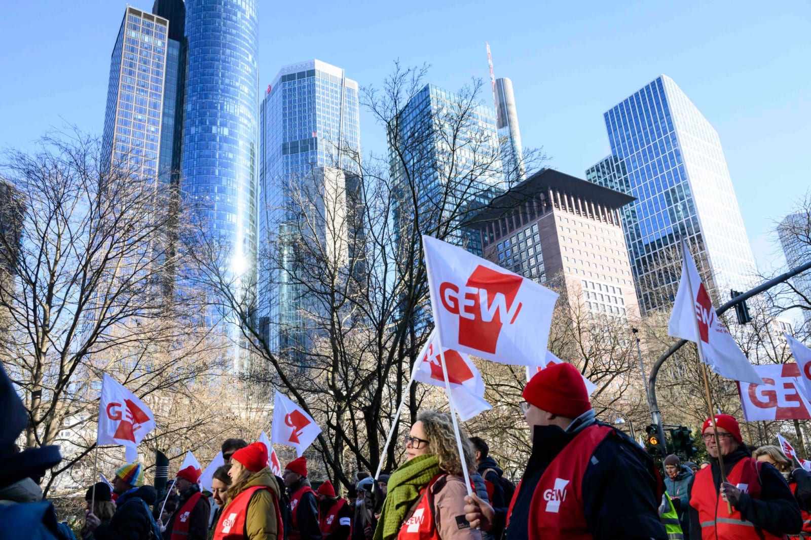 Some 9,000 near Frankfurt demonstrate against Germany's far-right AfD