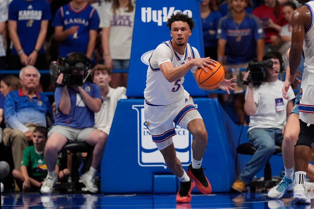 No. 11 Kansas drops 21-point lead against Baylor