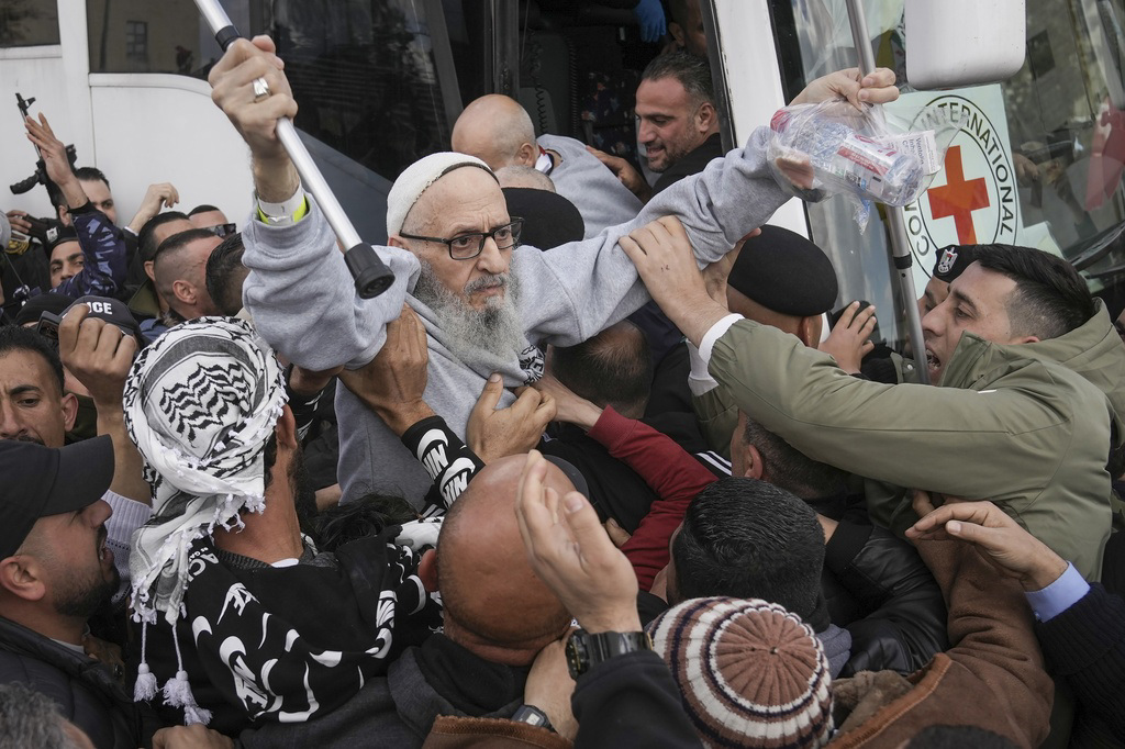 Middle East latest: Hamas frees 3 hostages, Israel releases ... Middle East latest: Hamas frees 3 hostages, Israel releases ...