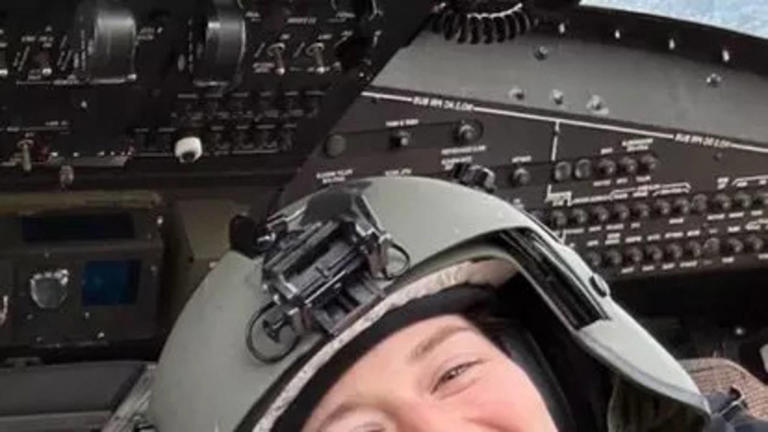 Who Was Captain Rebecca M. Lobach? Female Black Hawk Pilot In DC Plane ...