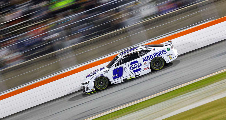 Chase Elliott sets the pace at Bowman Gray; Heat lineups set