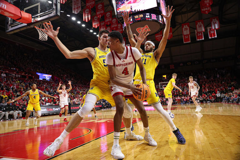 Michigan basketball vaults back into Top 25 rankings after two Big Ten wins