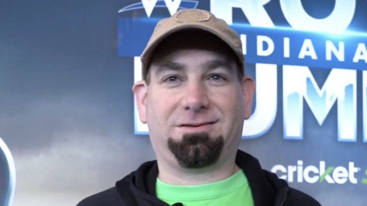 Who Is The Green Shirt Guy On WWE? 'Superfan Smilez' Under Fire For Not ...