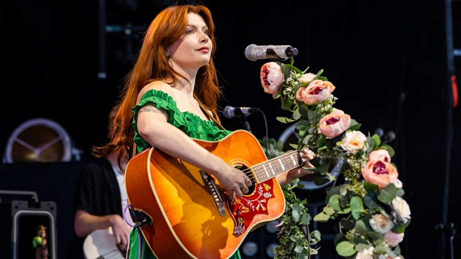 Willow Avalon live at Washington, DC's Atlantis review