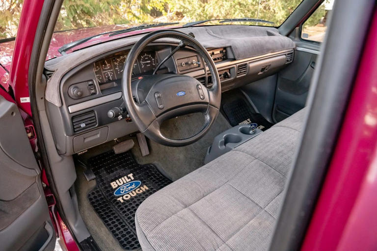 1992 Ford F-150 Pickup on BaT Might Be the Most '90s F-Series Ever