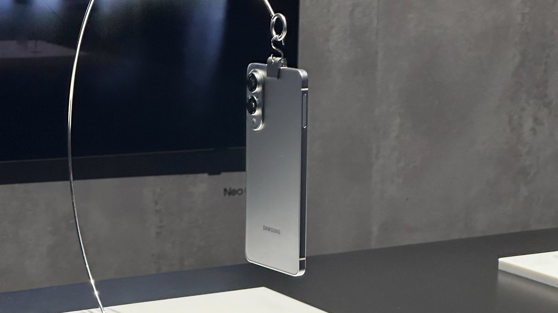 The latest Samsung Galaxy S25 Edge leak shows off the phone's design ...