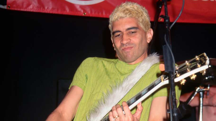 Why did Pat Smear leave the band Foo Fighters?