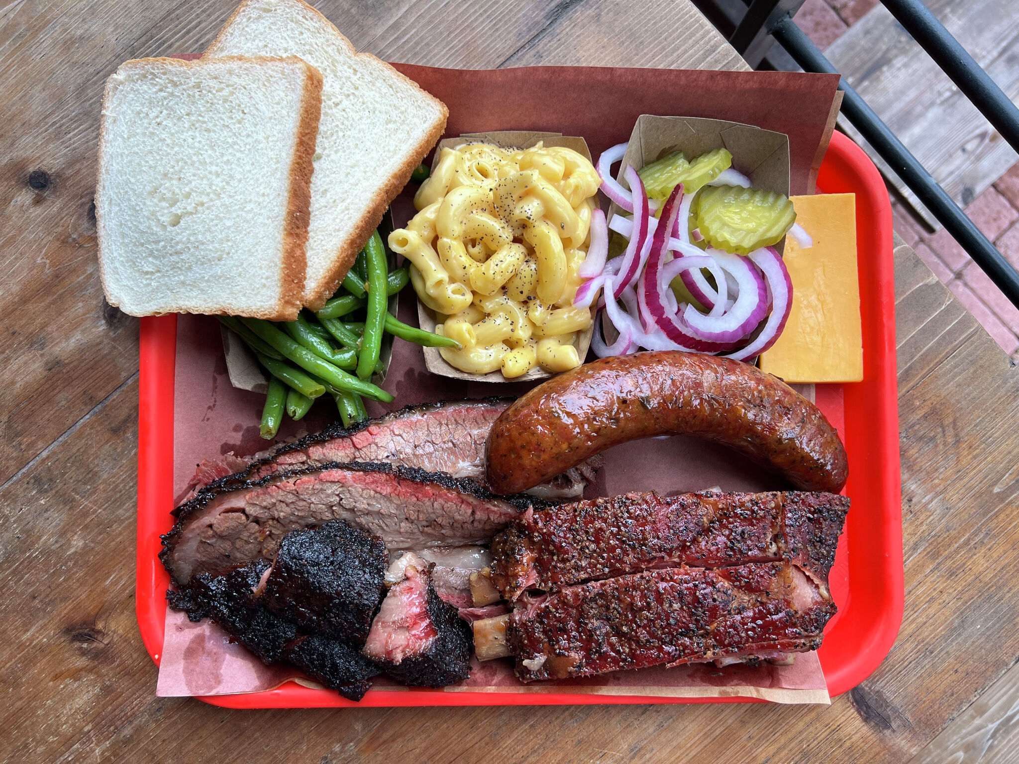 International sports star feasts on brisket at iconic Texas barbecue spot