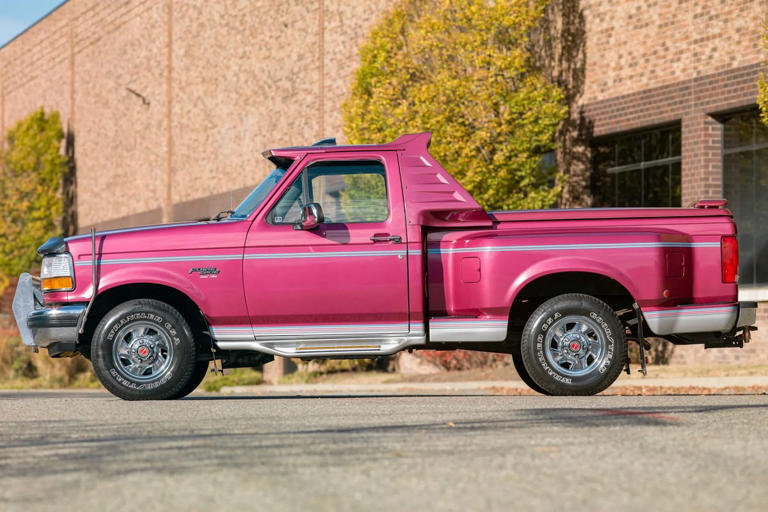 1992 Ford F-150 Pickup on BaT Might Be the Most '90s F-Series Ever