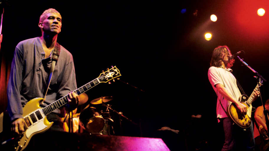 Why did Pat Smear leave the band Foo Fighters?