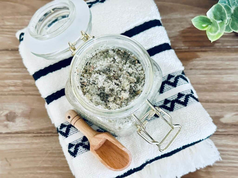 DIY Eucalyptus Bath Soak