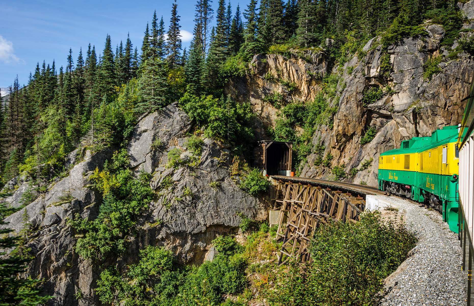Explore America With These 22 Amazing Train Journeys Everyone Will Love