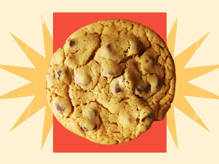 I asked 4 pro bakers for the best chocolate chip cookie dough, and they ...