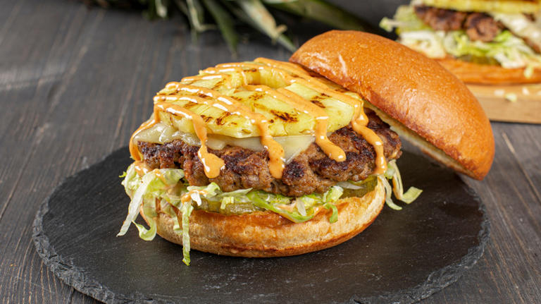 These Toppings Mesh A Classic Hamburger With A Beloved Pizza (And Taste ...