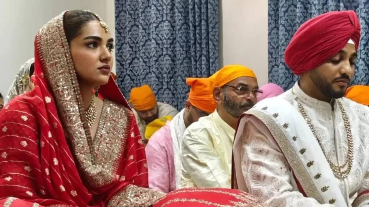 Rapper Raftaar and Manraj Jawanda tie the knot in a sikh ceremony after ...