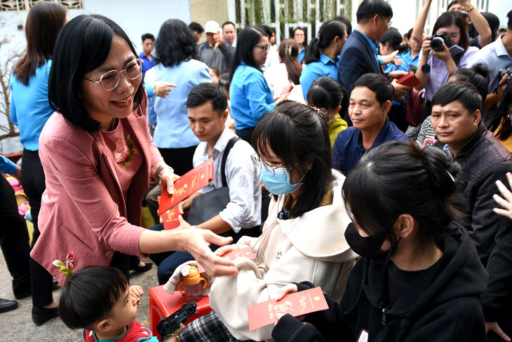 Doanh nghiệp ở Đồng Nai dành cả chục tỉ đồng lì xì cho công nhân quay ...