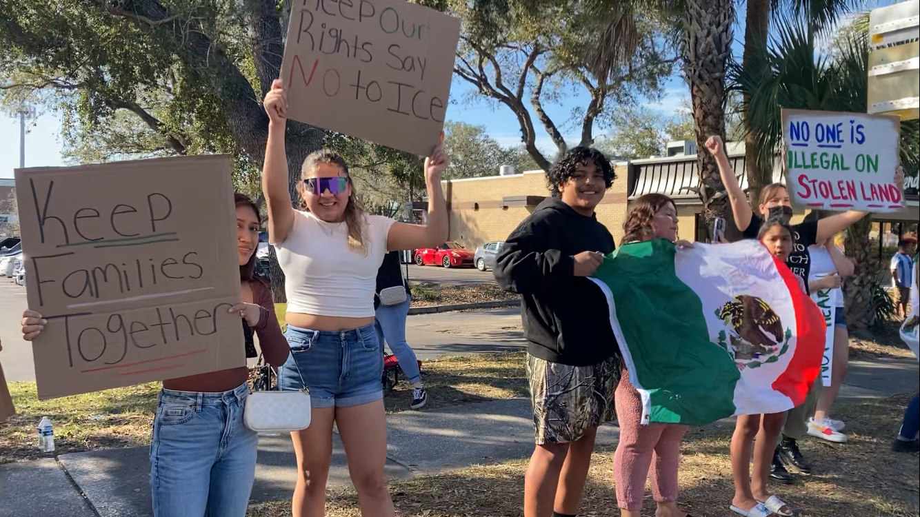 'We're not criminals': Hundreds support immigrants at DeLand protest